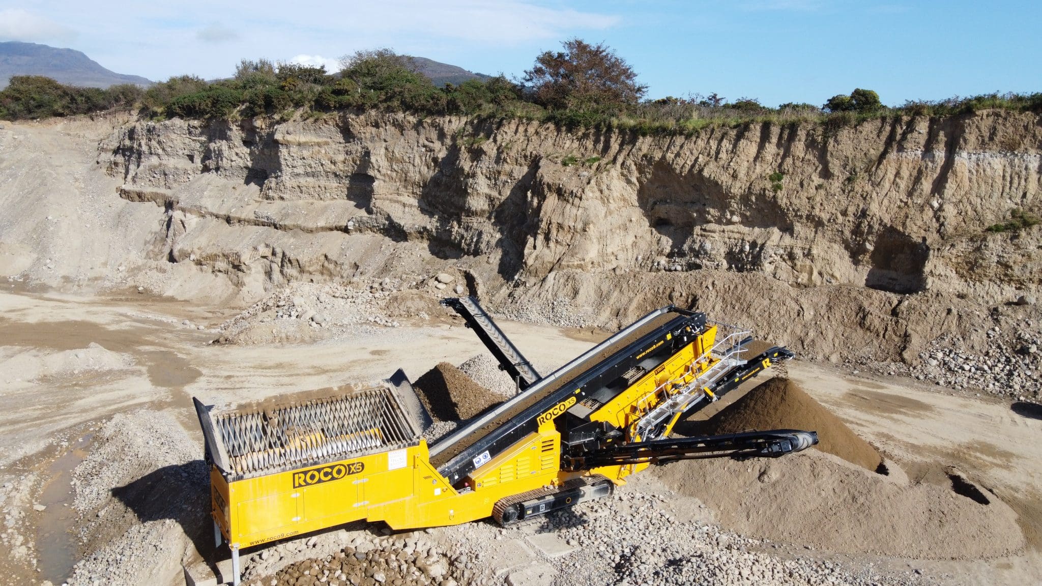 X5 Screener working in Irish Sand & Gravel Pit, 2 deck 3 way split screen