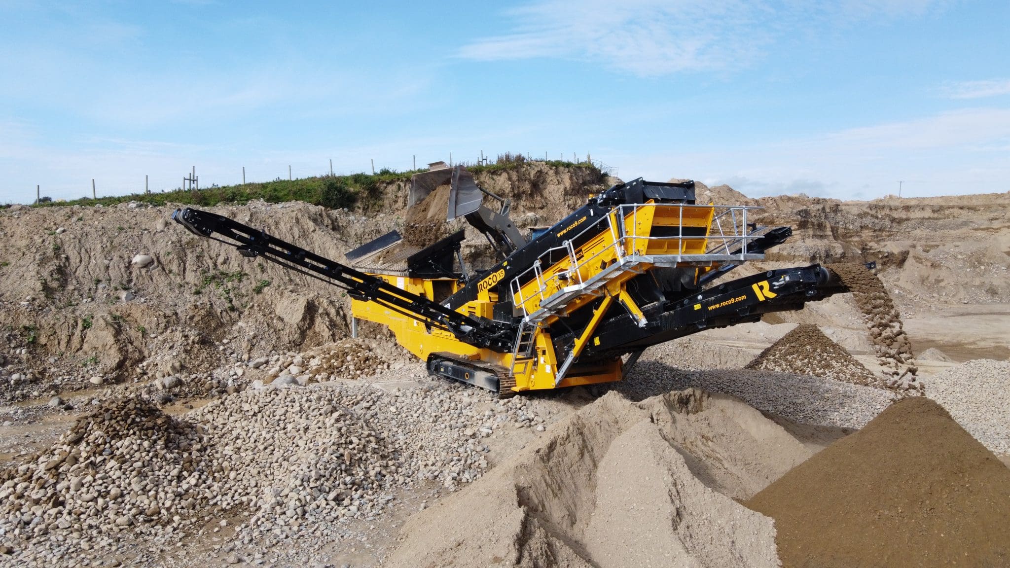 X5 Screener working in Irish Sand & Gravel Pit, 2 deck 3 way split screen