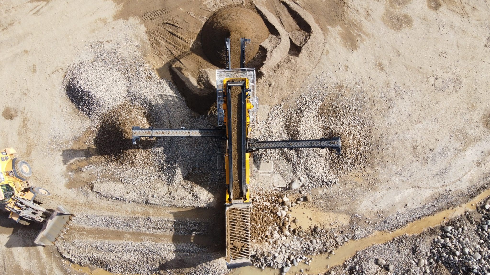 X5 Screener working in Irish Sand & Gravel Pit, 2 deck 3 way split screen