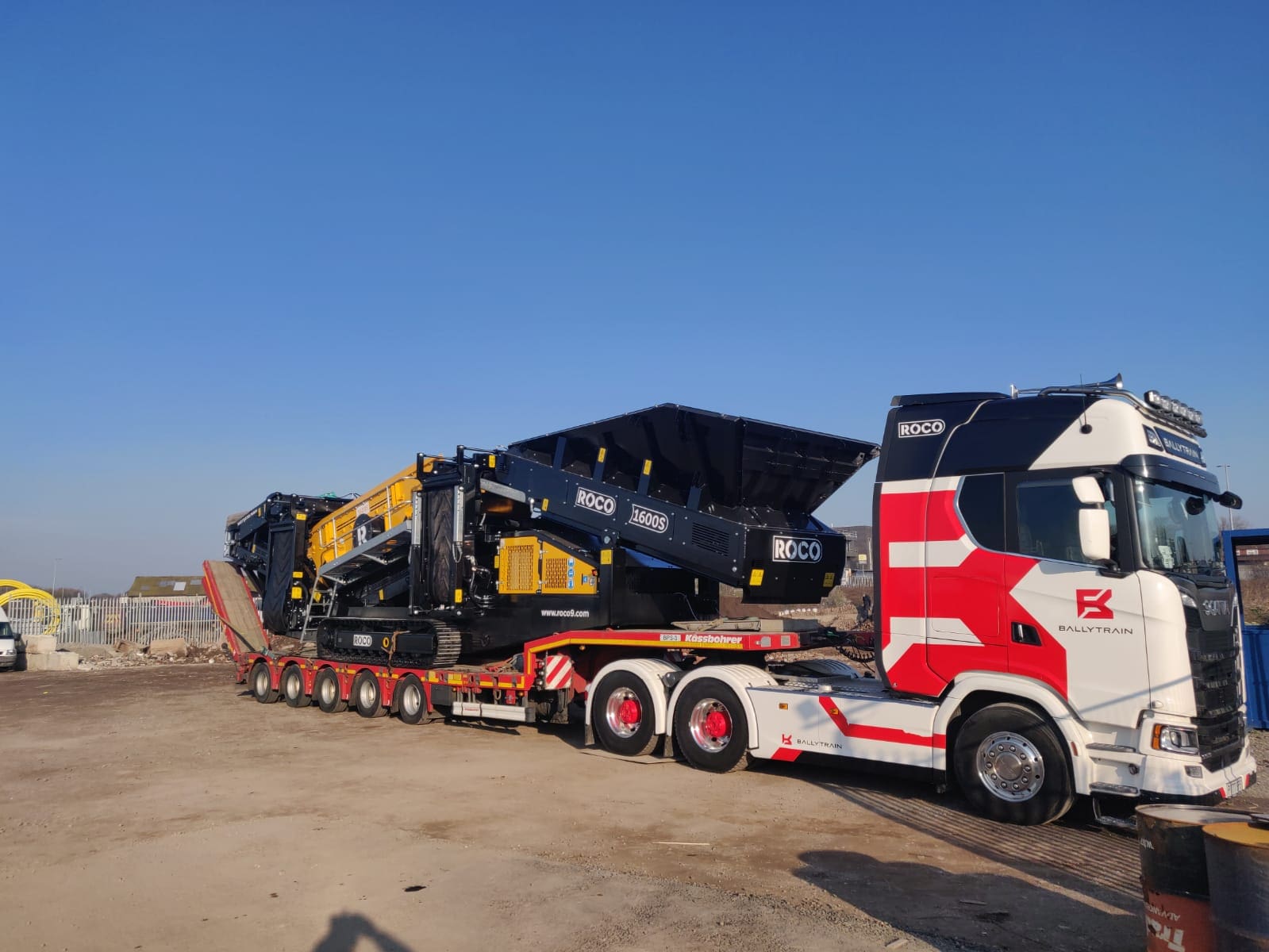 Roco 1600S In Action Screening Soil In UK - roco